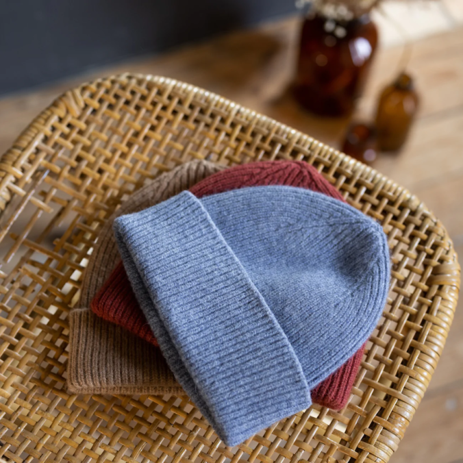 Les meilleures marques de bonnets pour homme (Hiver 2025) - Le Blog de ...